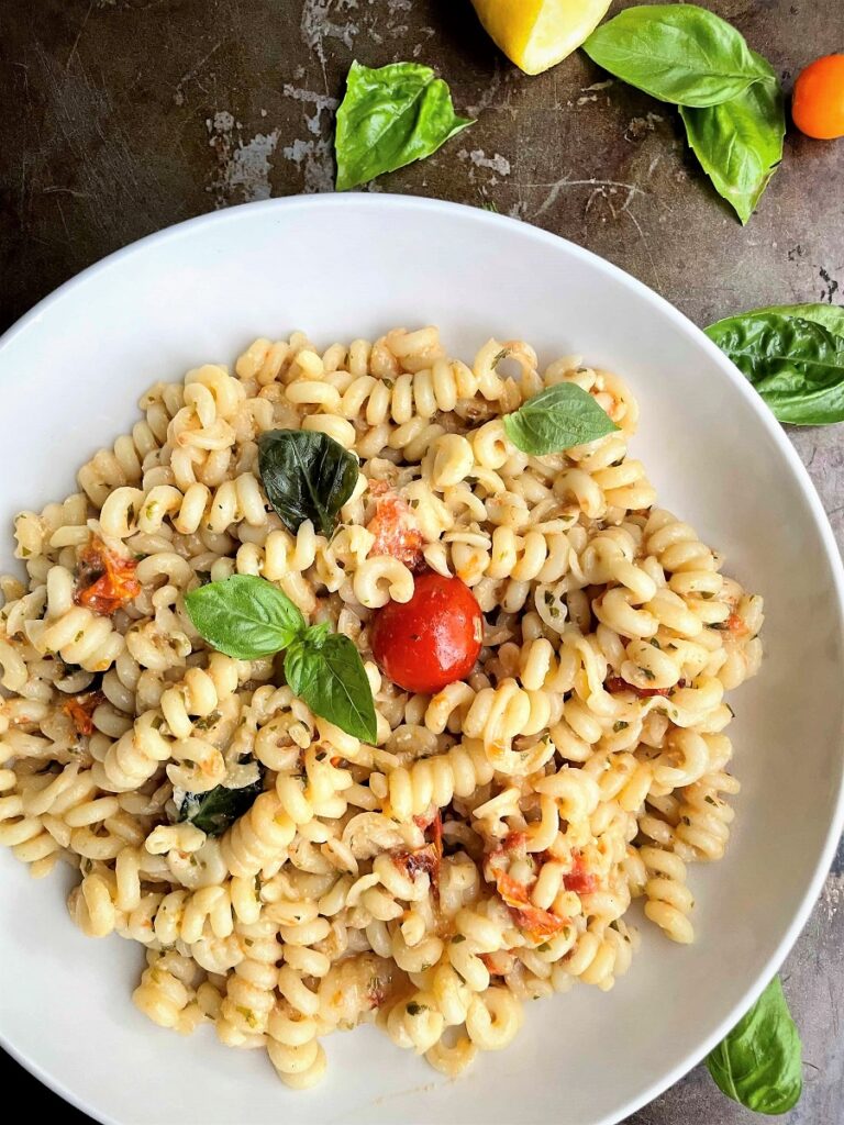 One-Pot Pesto Ricotta Pasta | Easy, Vegetarian - The Kitchen Docs